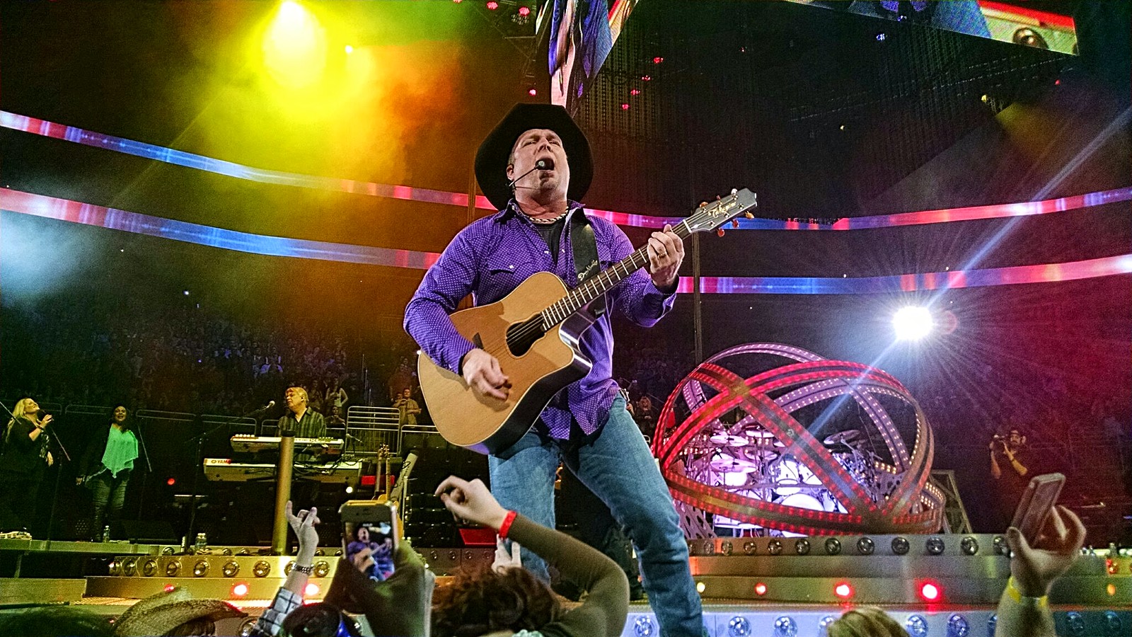 Garth Brooks Surprises Detroit's WYCD Hoedown With Special Performance