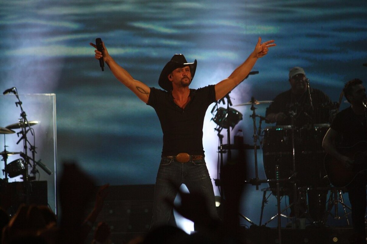 Tim McGraw Announces Summer 2020 'Here on Earth Tour'
