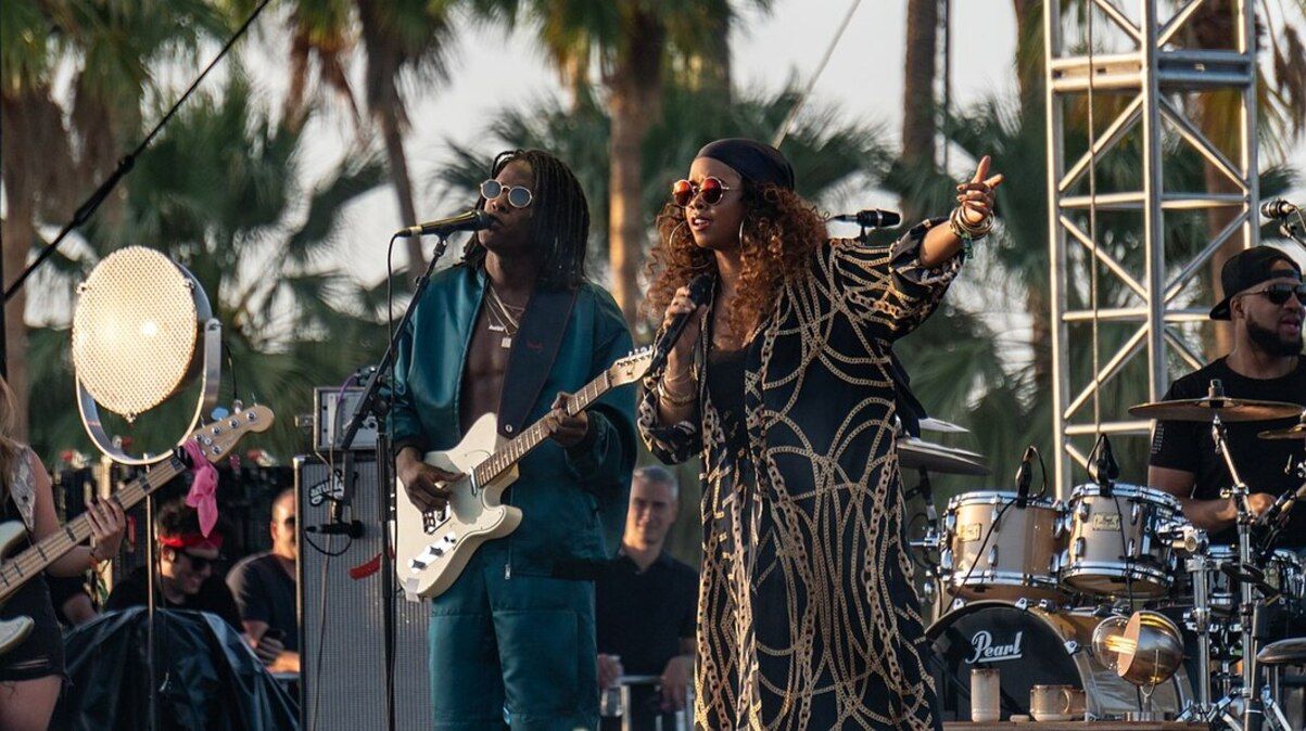 H.E.R. Makes History with New Fender Signature Stratocaster