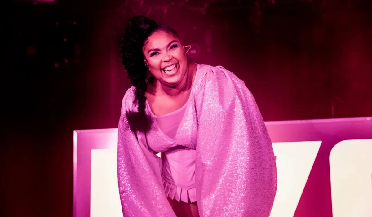 Lizzo Shows Off 'Mrs. Grinch' Costume for Holidays