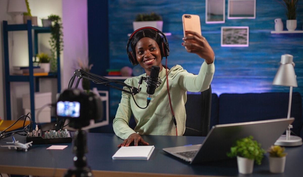 5 Tips for Promoting Your Podcast on Social Media