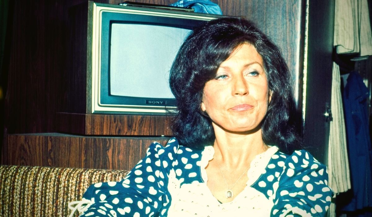 Country Icon Loretta Lynn Dies at 90