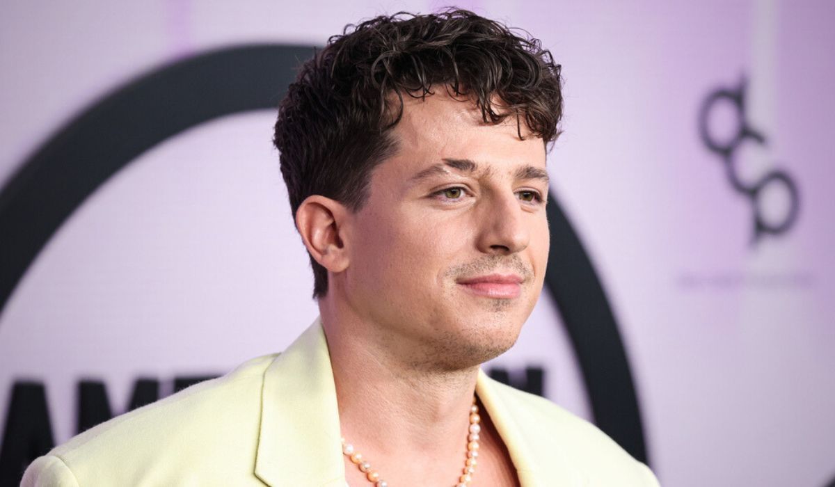 Charlie Puth Pays Tribute to Matthew Perry With ‘Friends’ Theme Song at ...