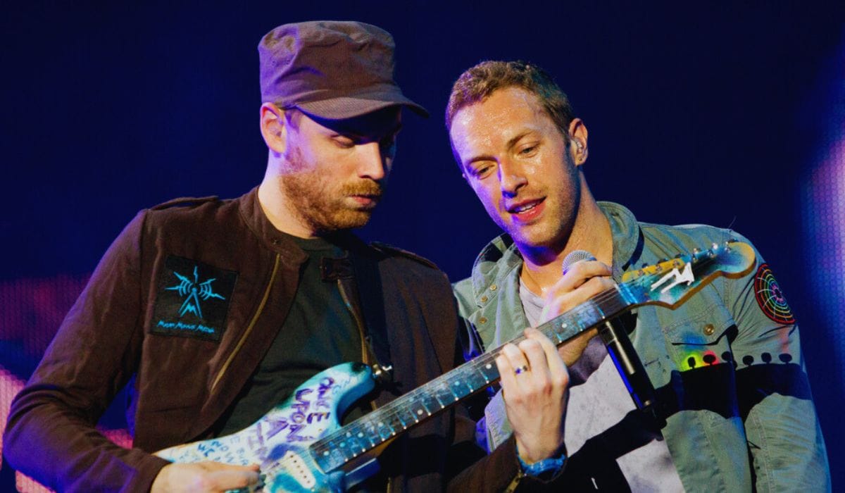 Coldplay Perform Songs From New Album on 'SNL'