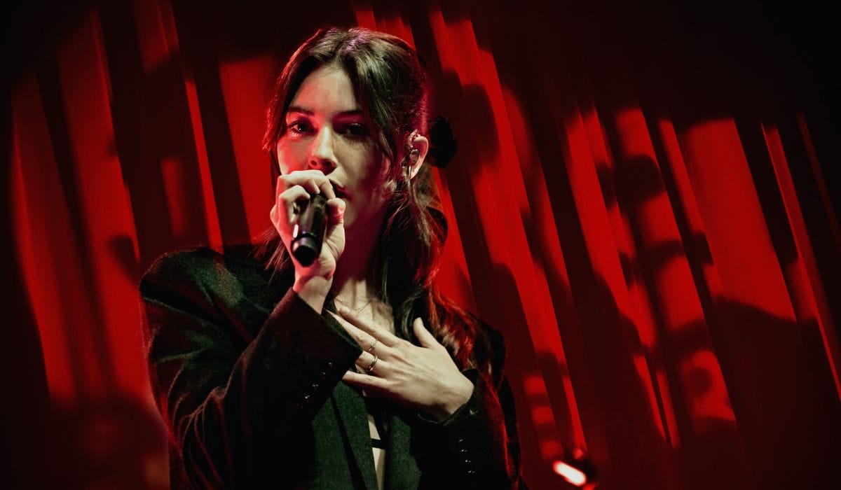 Gracie Abrams Sings 'That's So True' and 'I Love You, I'm Sorry' on SNL