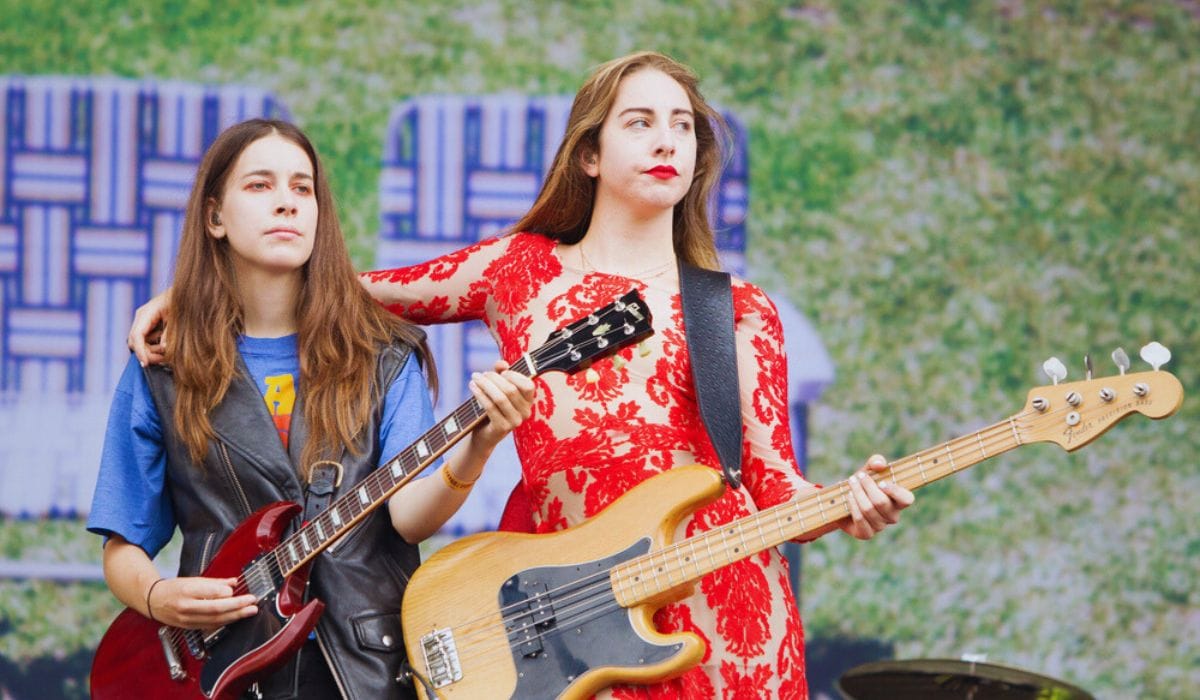 Haim Release Comeback Single 'Relationships'