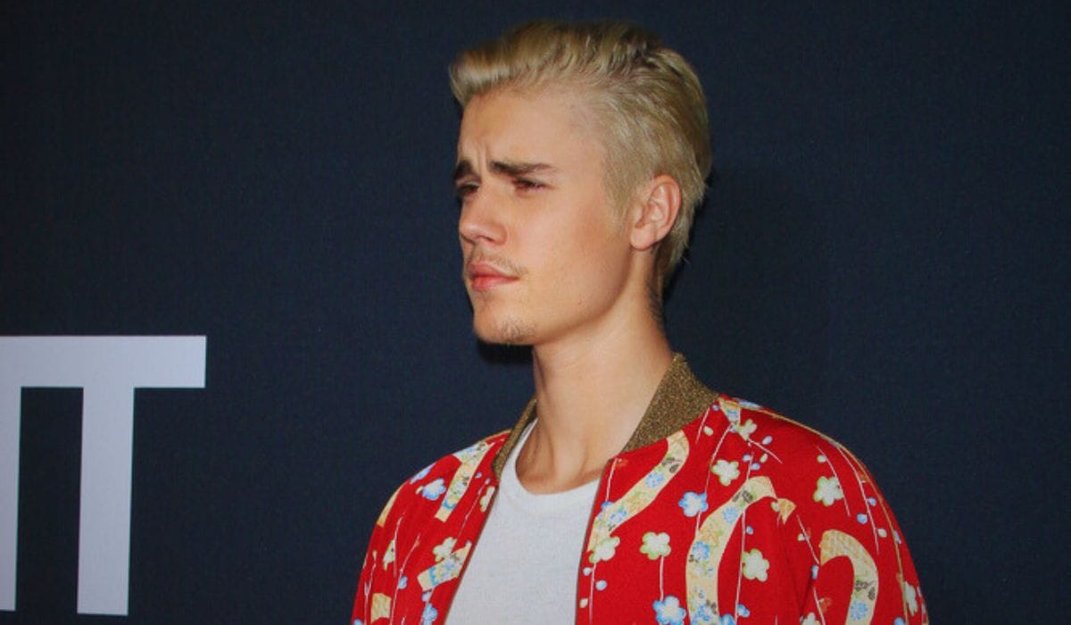 Justin Bieber Surprise Drops New Album 'Swag'